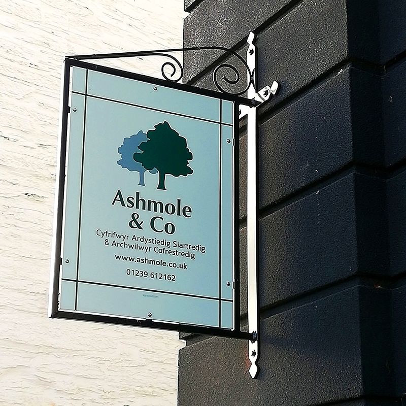 Projecting & Hanging Signs - Signspeed Services